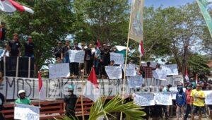 Ratusan Warga Berdemo di Kantor BPN Banyuwangi Lantaran Sertifikat ...