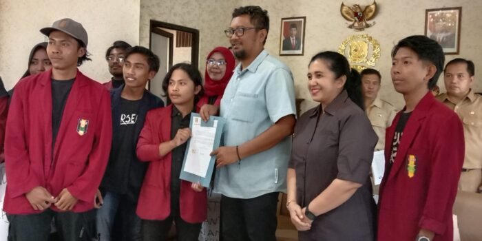 Puluhan Mahasiswa IMM Banyuwangi Demo di Gedung DPRD